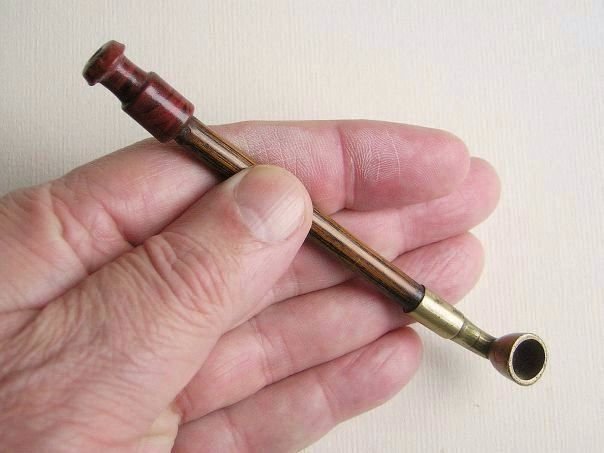 Small ‘Red pill’ pipe - (3891), lowlands-collection