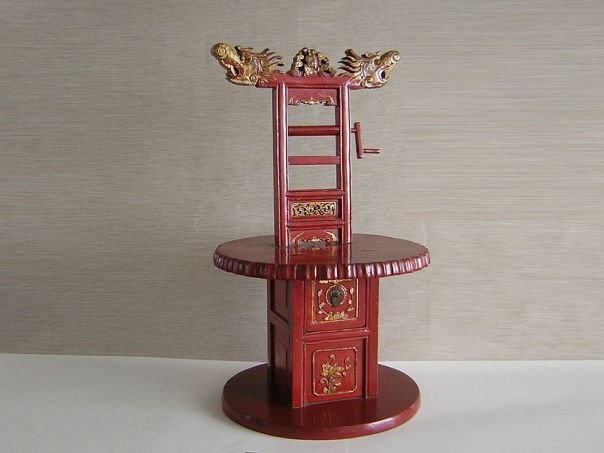 Foot binding stool - (1813), lowlands-collection